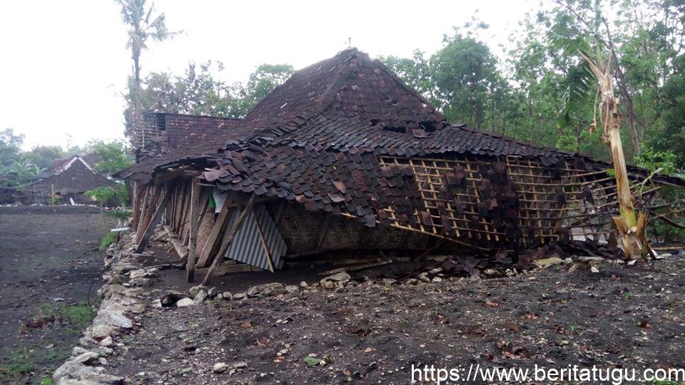 Satu Rumah Warga Di Gunung Kidul Roboh Diterjang Hujan Angin | Berita ... Satu Rumah Warga Di Gunung Kidul Roboh Diterjang Hujan Angin | Berita ...